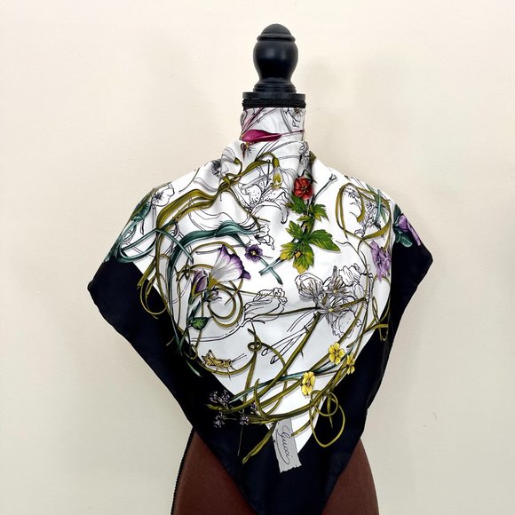Gucci | Accessories | New Gucci Infinity Flora White Black Border Silk ...